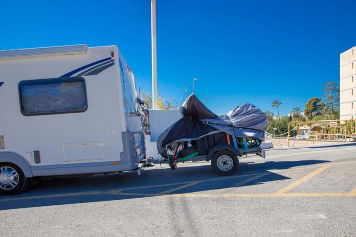Double Towing a 5th Wheel: Is it Legal? - Camper Upgrade
