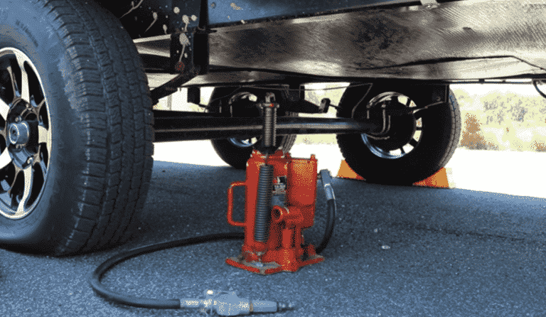 How To Jack Up A Dual Axle Travel Trailer? - Camper Upgrade